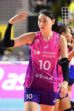 "고민 많이 했지만…" 김연경 은퇴 안 한다, 6번째 MVP 수상 후 '현역 연장 선언' - OSEN