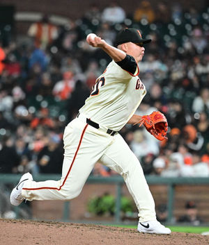 [사진]SF 4번째 투수 덩카이웨이 - OSEN