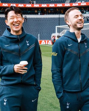 'SON 패밀리' 복부 펀치, 뜨거운 논란→특혜 의혹까지..."로메로였으면 퇴장이었다" - OSEN