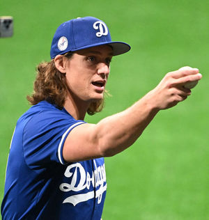 단 88구로 14K 괴력…ML 최초 기록 세운 글래스노우, 로버츠 감독은 왜 교체했나 - OSEN