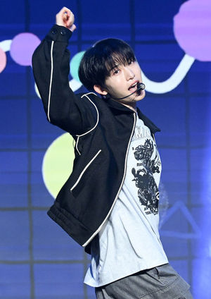 [사진]DKZ 세현,'훈훈한 무대' - OSEN