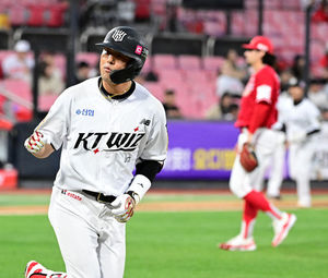 벤자민 첫 승+김상수 결승 3점포…KT 탈꼴찌 성공, SSG 더거 4실점 패전 [수원 리뷰] - OSEN