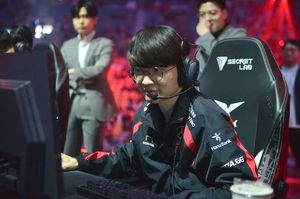 [LCK] ‘페이커’ 이상혁 대활약…T1, ‘바이퍼’ 버틴 한화생명에 2-1 역전 - OSEN