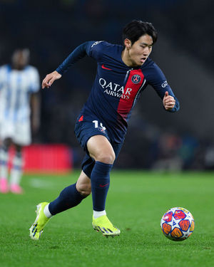 스트라이커 노리는 PSG, 타깃은 나폴리 '마스크맨'...그런데 이강인이 거론된다? - OSEN
