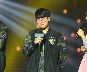 [LCK] 무관 설움 씻은 파이널 MVP ‘기인’ 김기인의 뜨거운 눈물 - OSEN