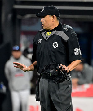 'ML 역수출' 외인도 찾아가 인사했는데…KBO 초유의 심판 계약 해지, 2272G 커리어 한순간에 끝났다 - OSEN