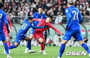 '96 라인' 황인범, 김민재-황희찬처럼 드디어 빅리그 입성 초읽기..."PL 스카우터 관심 집중" - OSEN