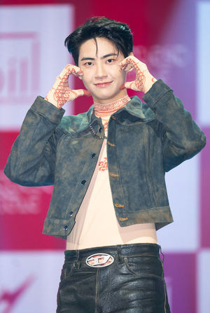 [사진]이진혁,'볼하트가 러블리' - OSEN