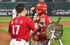 [사진] 최정, 468홈런 기록 달성 - OSEN