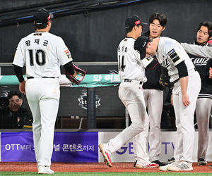 '최고의 호투' 벤자민,'허리 숙여' 황재균에 인사..쿠에바스는 '날아차기' [김성락의 Knock] - OSEN