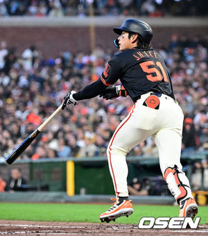불리한 카운트였는데…'감각적 타격→안타' 이정후, 158km→156km 강속구 참고 볼넷…선구안도 살아있다 - OSEN
