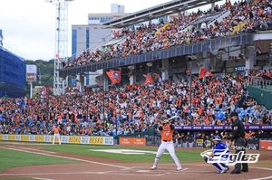 이제는 별로 놀랍지 않다, 한화 또 만원 관중…15G 연속 매진, 대전 야구 열기 안 식는다 - OSEN