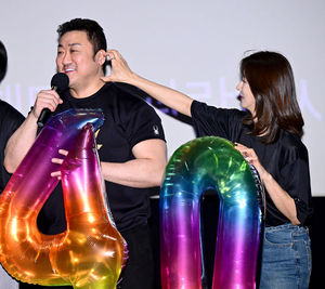 [사진]마동석-이주빈, '범죄도시4' 벌써 400만 - OSEN