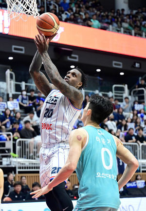 [사진]KCC 라건아, '침착한 마무리' - OSEN