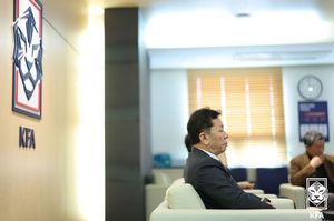 "5월 발표 예정" KFA, A대표팀 감독 선임 작업 막바지... 외국인 감독으로 무게? - OSEN