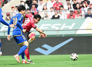 [사진]FC서울 이태석, '날카로운 슈팅' - OSEN