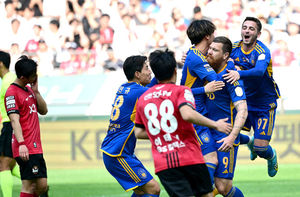 [사진]FC서울vs울산, '마틴 아담 PK골에 희비교차' - OSEN