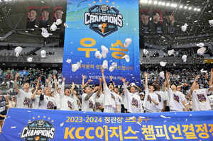 [사진]정규시즌 5위에서 우승 만든 KCC - OSEN