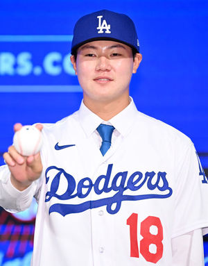 "못 던지는 공이 뭐야?" 다저스 기대 폭발, 158km 한국산 괴물 투수…2이닝 3K 퍼펙트 '성공적 데뷔' - OSEN