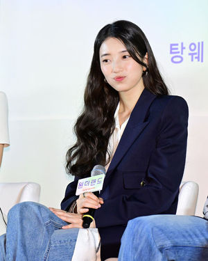 [사진]수지, '집중하는 입술' - OSEN
