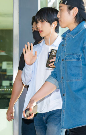 [사진]NCT 드림 지성,'다정한 손인사' - OSEN