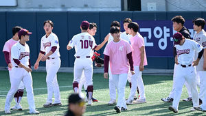 [사진]송지후, '퓨처스 연장 승부 끝냈다' - OSEN