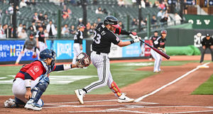 [사진] 오스틴, 오늘은 홈런으로 시작 - OSEN