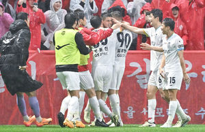 [사진]인천 요니치 자책골 기뻐하는 FC서울 - OSEN