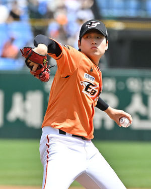 문동주를 억지로 1군 안 올린 게 신의 한 수…급할수록 돌아간 한화, 190cm 좌완까지 발굴했다 - OSEN