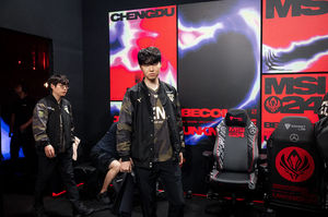 [MSI] 젠지, 고삐 풀린 BLG에 초중반 무너지며 1세트 패배 - OSEN