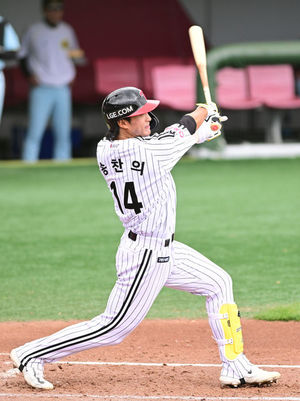시범경기 홈런왕, 1차지명 154km 파이어볼러, 1군 엔트리 말소…한화는 3명, 2군행 - OSEN