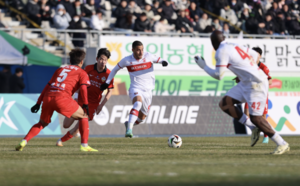 '나란히 승점 17점' 본격 순위 싸움 나서는 부천vs충남아산...K리그2 15라운드 '이모저모' - OSEN