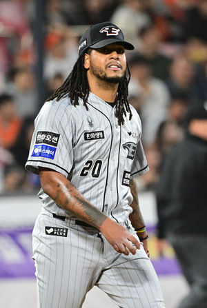 비 때문에 고별전도 못 치르고…페냐 짐쌌다, 외국인도 교체하는 한화 'ML 22승' 바리아 영입 임박 - OSEN