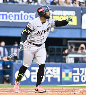 [사진]선제 투런포 로하스,'이건 넘어갔어' - OSEN