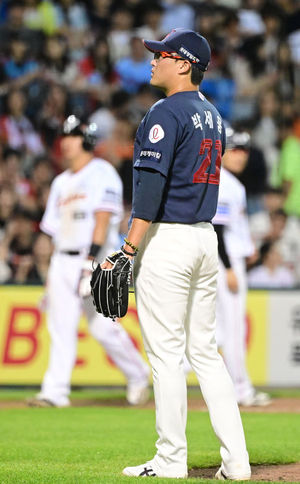 [사진]박세웅,'흔들리는 마운드' - OSEN