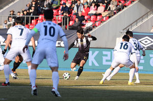 '14경기 10골' 안산 vs '4연패 늪' 성남, 벼랑 끝에서 만났다...최하위 탈출 주인공은? - OSEN