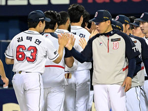 “택연아 모두가 네 편이야” ERA 54.00 악몽→KK 무실점, 신인왕 1순위 다시 날아오르다 - OSEN