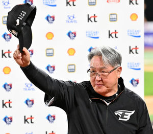 [사진]김경문 감독,'KBO리그 복귀전 승리' - OSEN