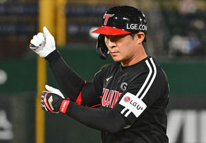 우승팀 잘 나가는데...KS MVP 복귀 늦어지다니 "아직 손목 통증이 남아 있다" - OSEN
