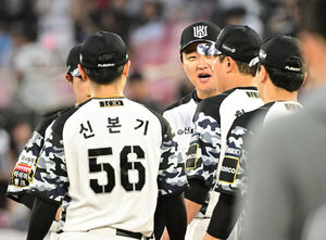 [사진]KT 위즈,'미소가 피어나는 승리' - OSEN