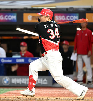 [사진]4078루타 최형우,'KBO리그 새역사' - OSEN