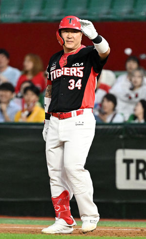 [사진]4078루타 최형우,'대기록 작성' - OSEN