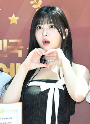 [사진]버스터즈 타카라,'미모 놀라워라' - OSEN