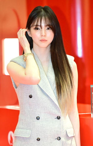 [사진]한소희, '매력을 쓸어넘기며' - OSEN