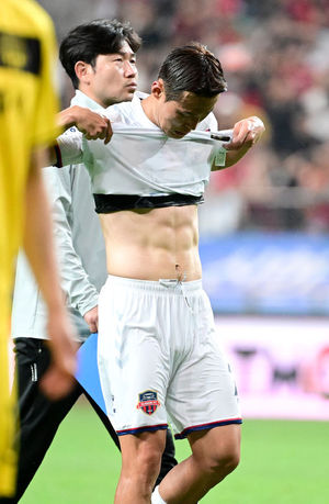 [사진]수원FC 손준호, 'K리그 복귀전 패배 아쉬움' - OSEN