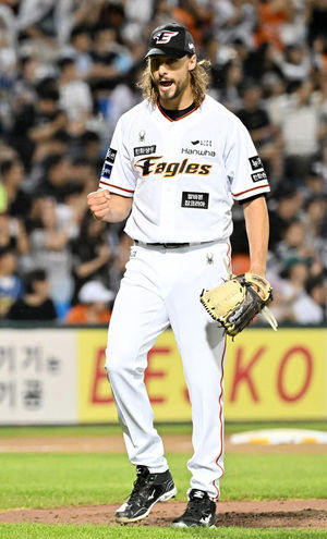 [사진]와이스,'KBO 데뷔전, 성공적' - OSEN