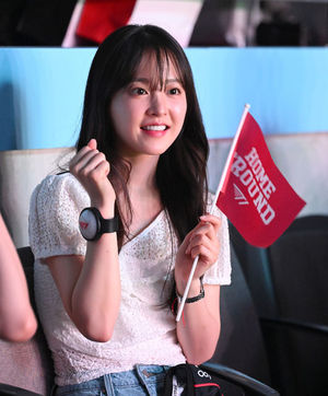 [사진]박보영,'응원 펼쳐요' - OSEN