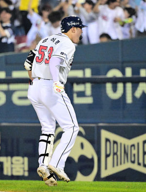 ‘어떻게 이런 일이…’ 78억 FA 캡틴, 역전 만루홈런 폭발! ‘0-6→7-6’ 두산 경기를 뒤집다 [오!쎈 잠실] - OSEN