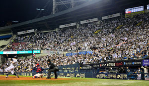 [사진]프로야구 역대급 흥행, 전반기 600만 관중 돌파 - OSEN