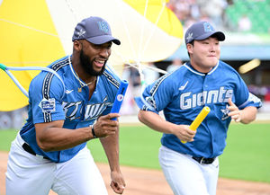 [사진]로하스-정보근, '올스타전 100% 즐기기' - OSEN